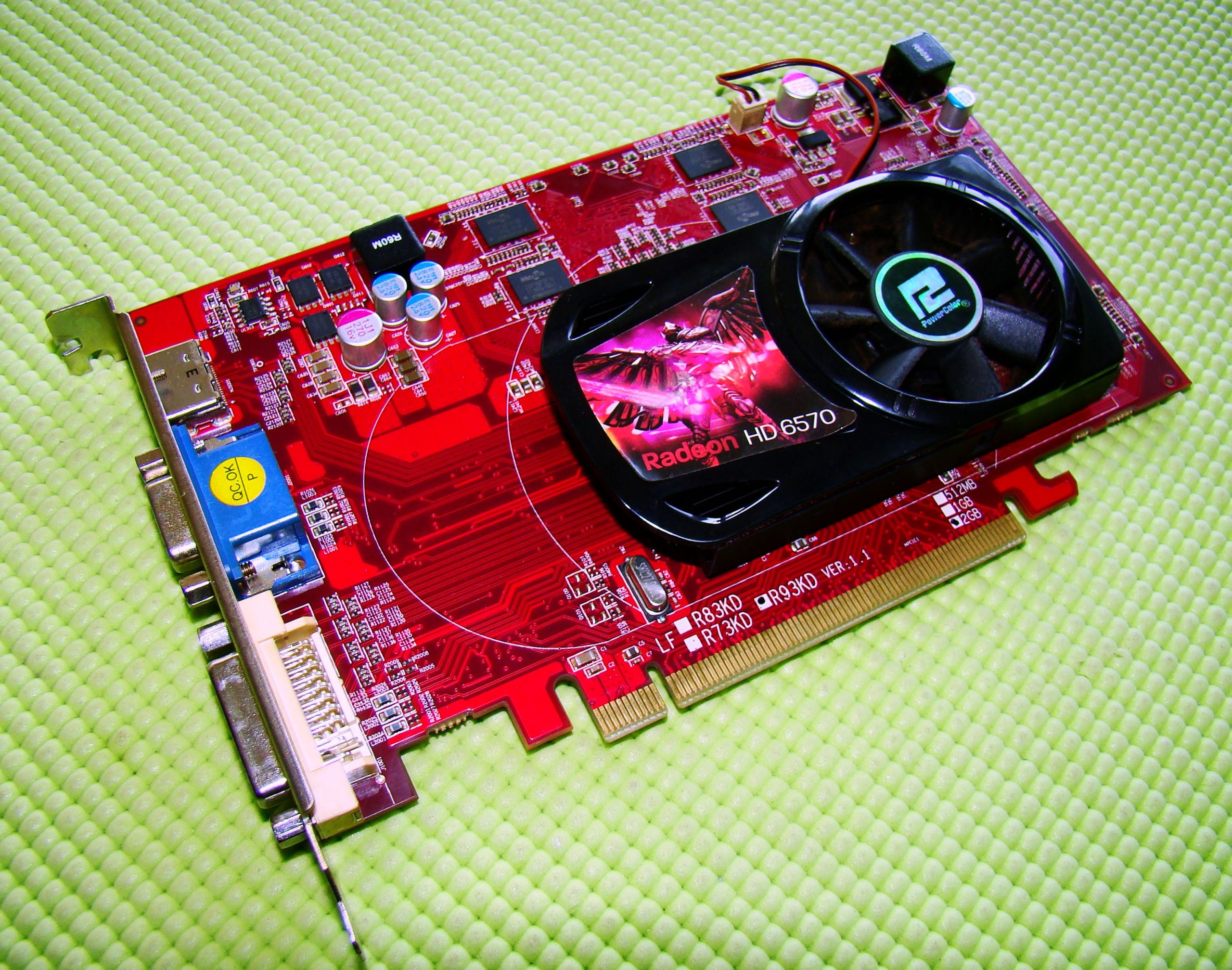 Radeon HD 6570 2GB DDR3 AX6570 2GBK3-H PowerColor - 7320015900 ...