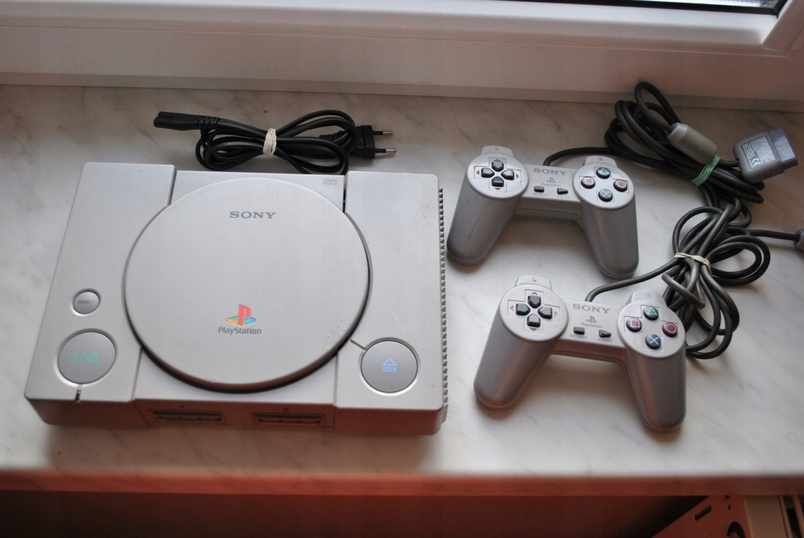 SONY PlayStation 1 konsola PSX + 2 PADY. SCPH-9002 - 7527644116 ...