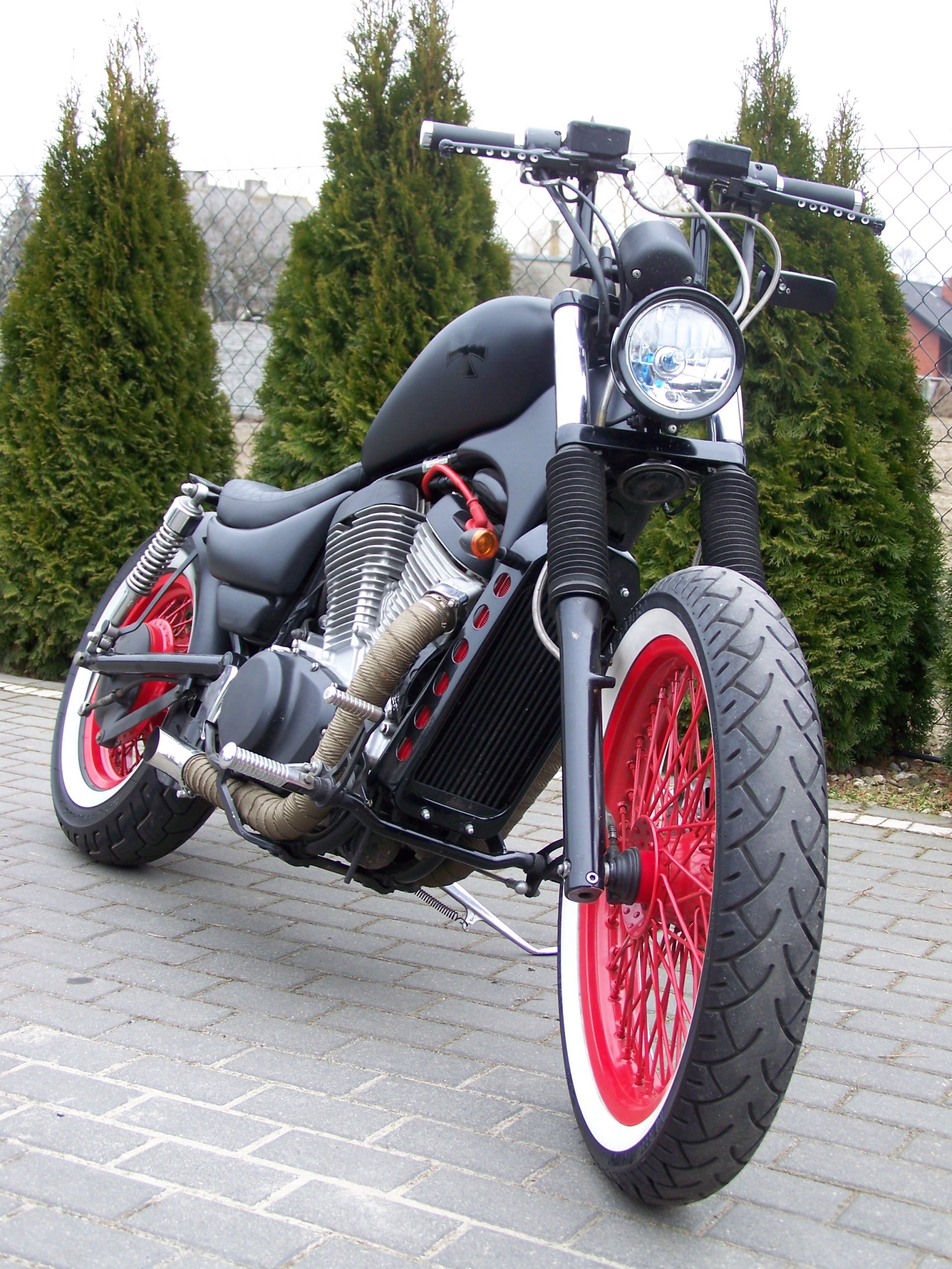 SUZUKI INTRUDER 700 BOBBER - 7265876914 - oficjalne archiwum allegro