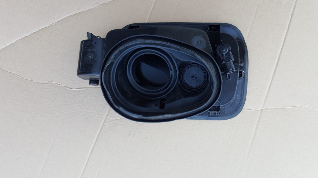 BMW X1 F48 OSŁONA WLEWU PALIWA 51177359171 - 7282773391 - oficjalne ...